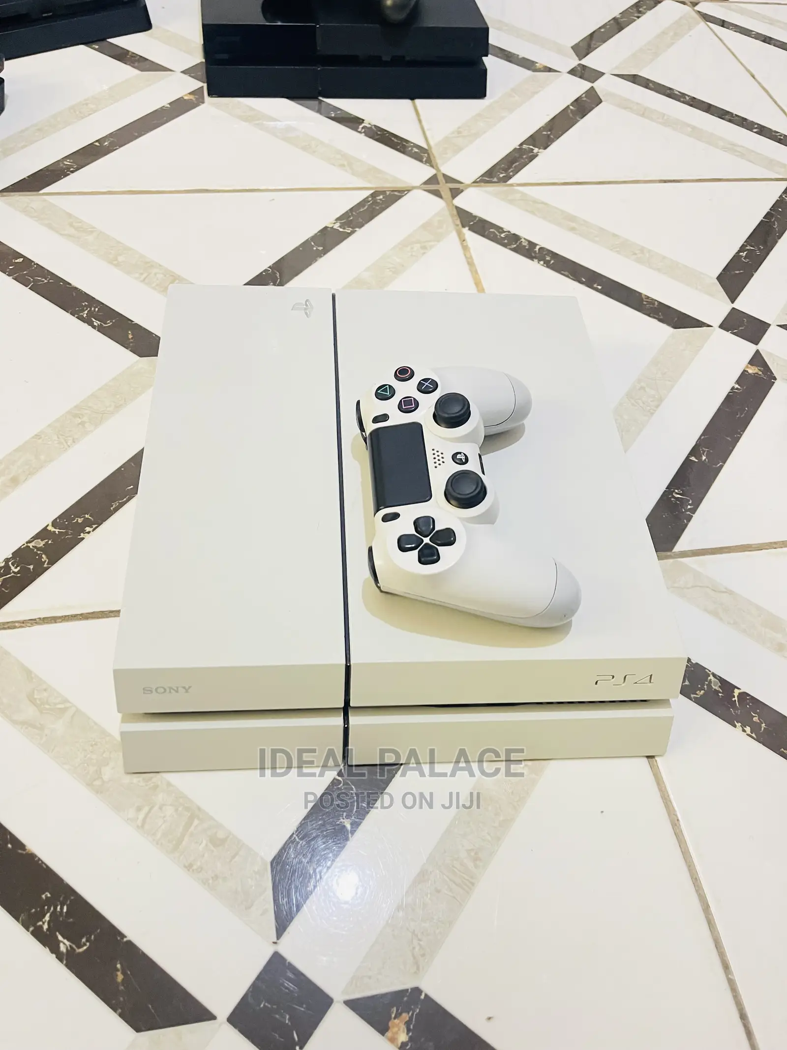 Playstation 4 Standard Limited White Edition in Achimota - Video Game ...