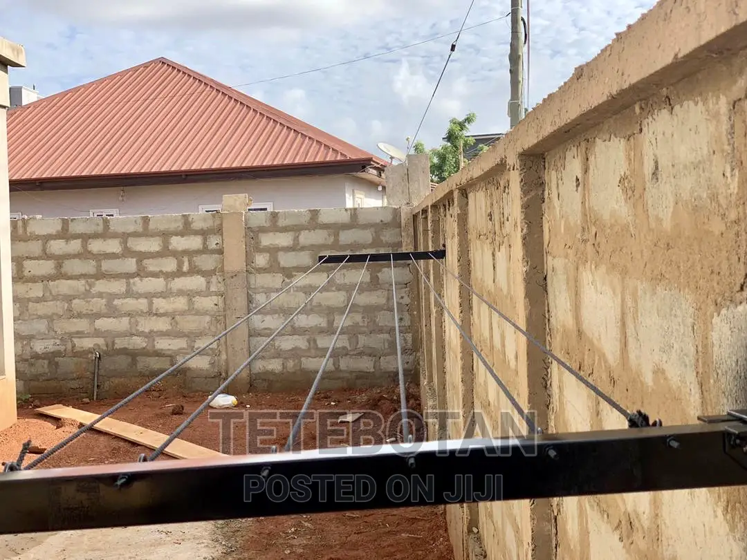 Foldable and Collapsible Clothes Wall Dry Line for Sale in Ashomang ...